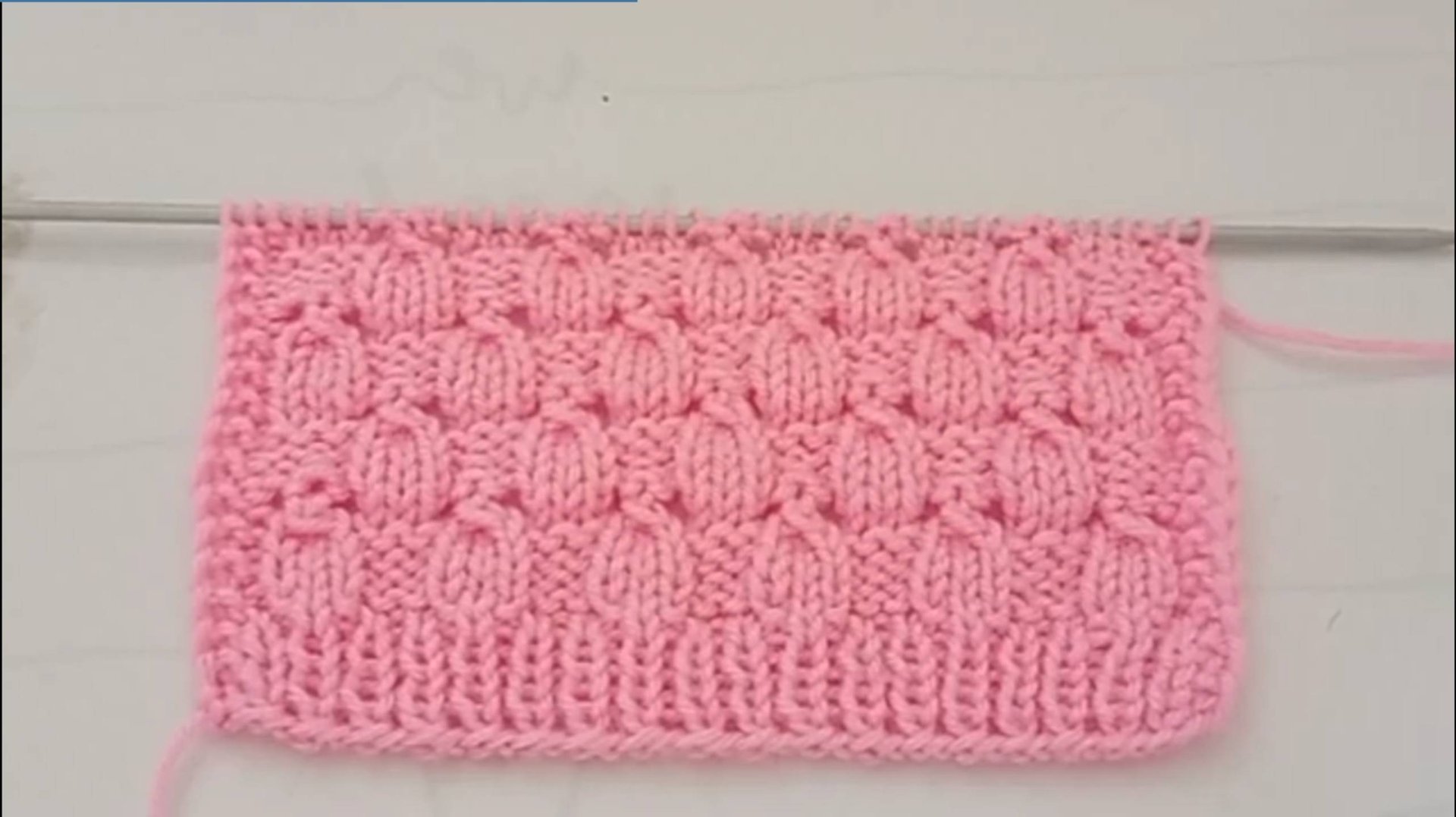 Красивый и несложный универсальный узор спицами.