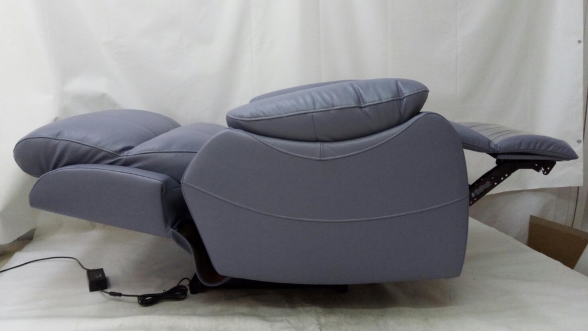 Бьюти-реклайнер для услуг в 4-6 рук в антивандальной экокоже Softar 10