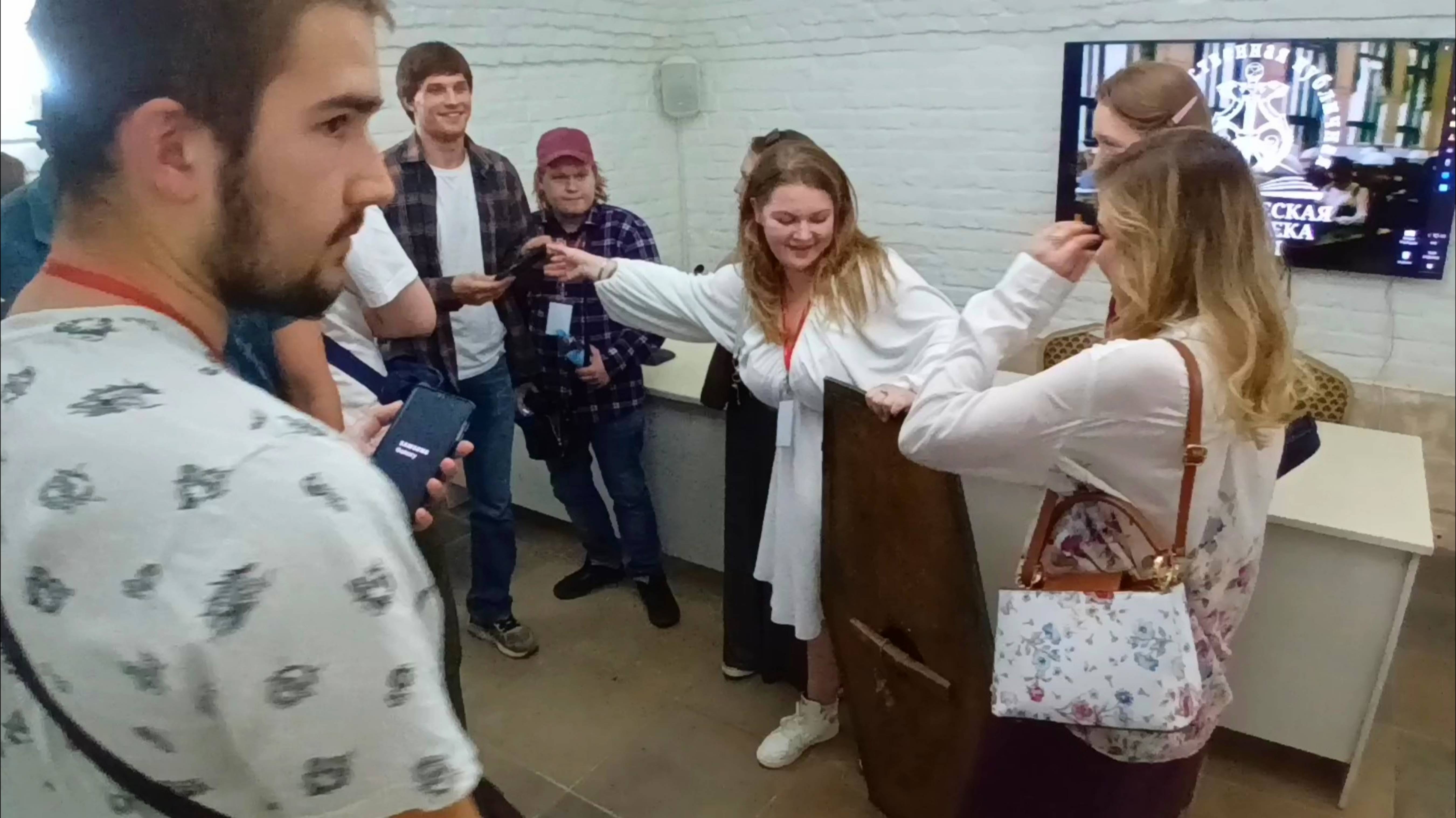 ГПИБ - фотосессия с "варварским" щитом...