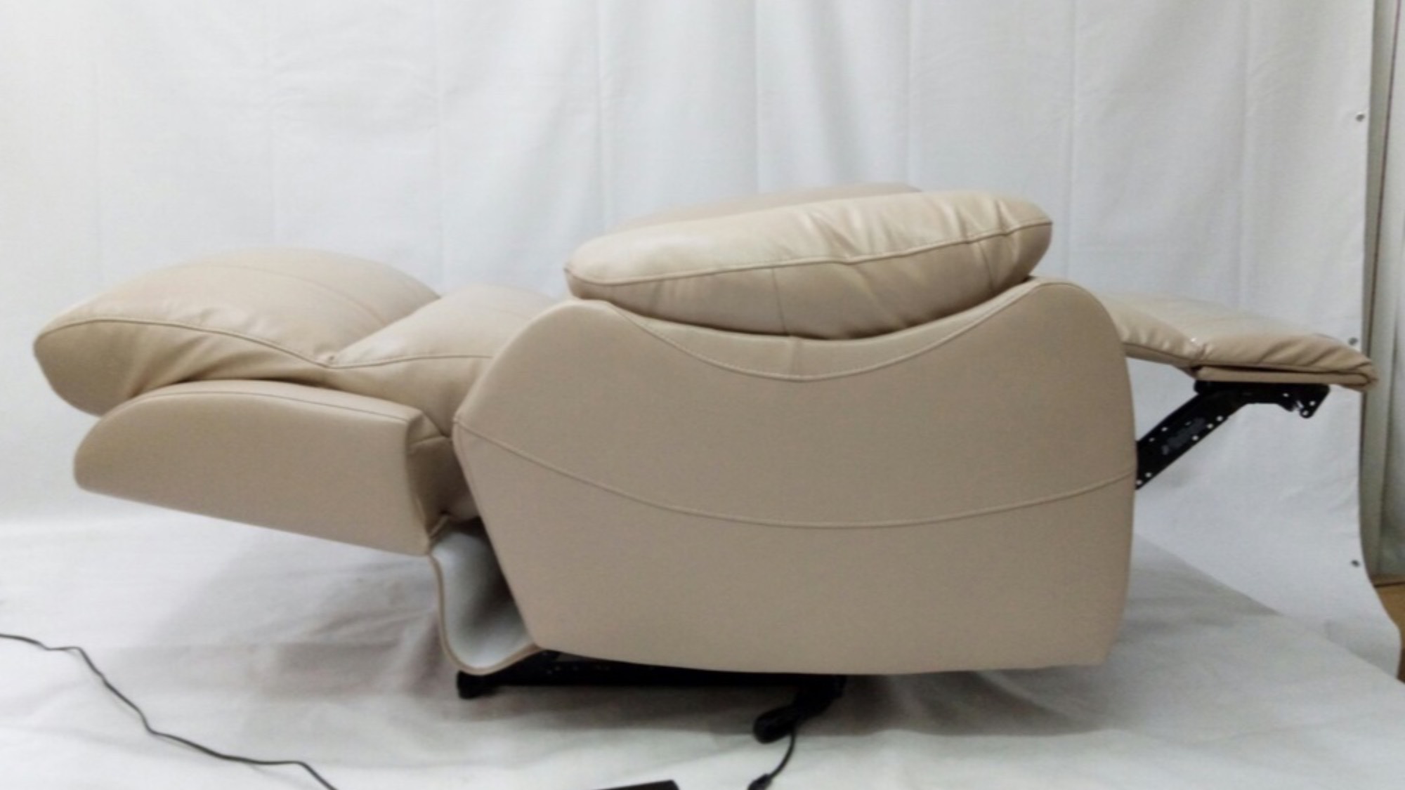 Кресло-реклайнер для наращивания ресниц в антивандальной экокоже Softar 03