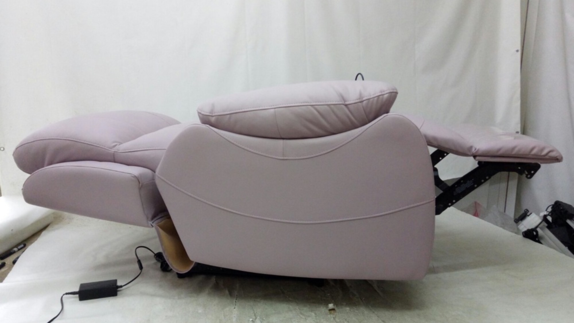 Кресло-реклайнер для наращивания ресниц в стандартной экокоже Oregon 25