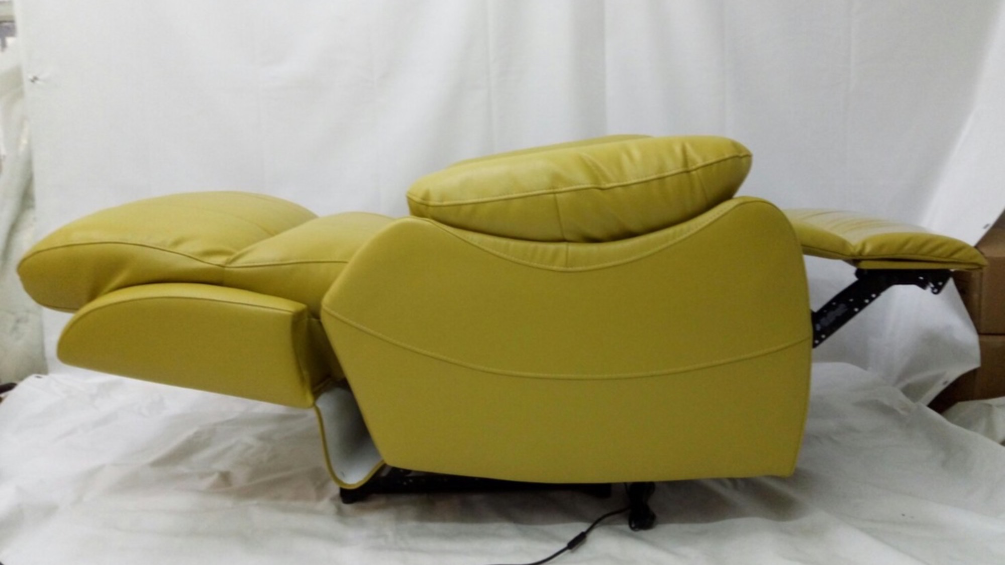 Кресло #бьютиреклайнер для наращивания ресниц в экокоже Softar 06