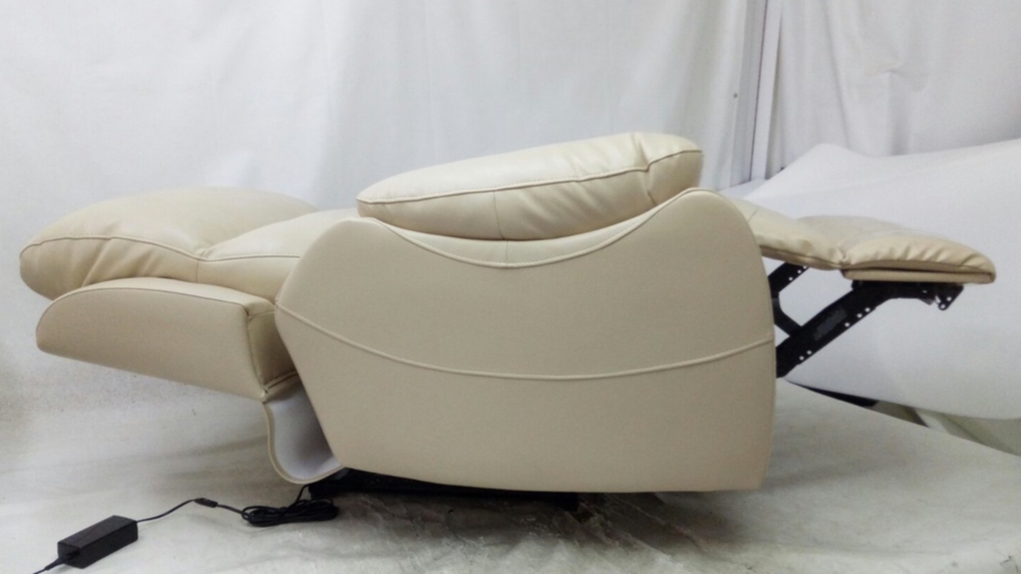 Кресло-реклайнер для наращивания ресниц в антивандальной экокоже Softar 02