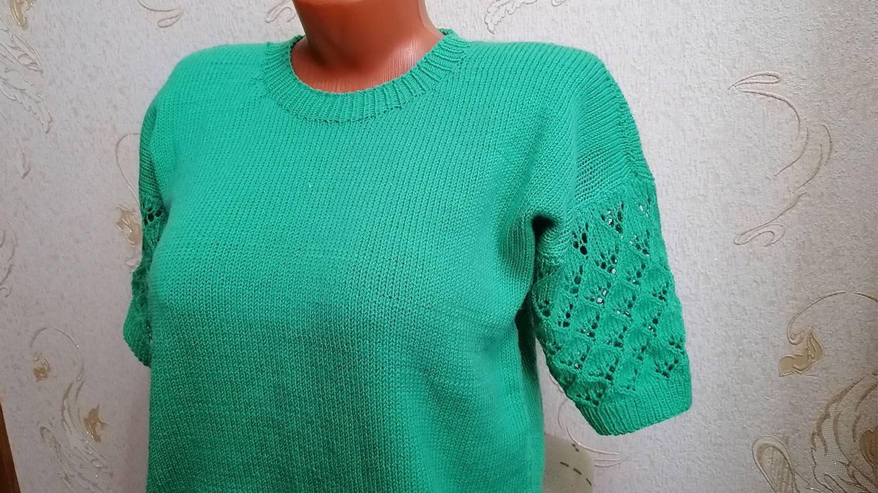 Зеленая кофточка с ажурными рукавами (2)