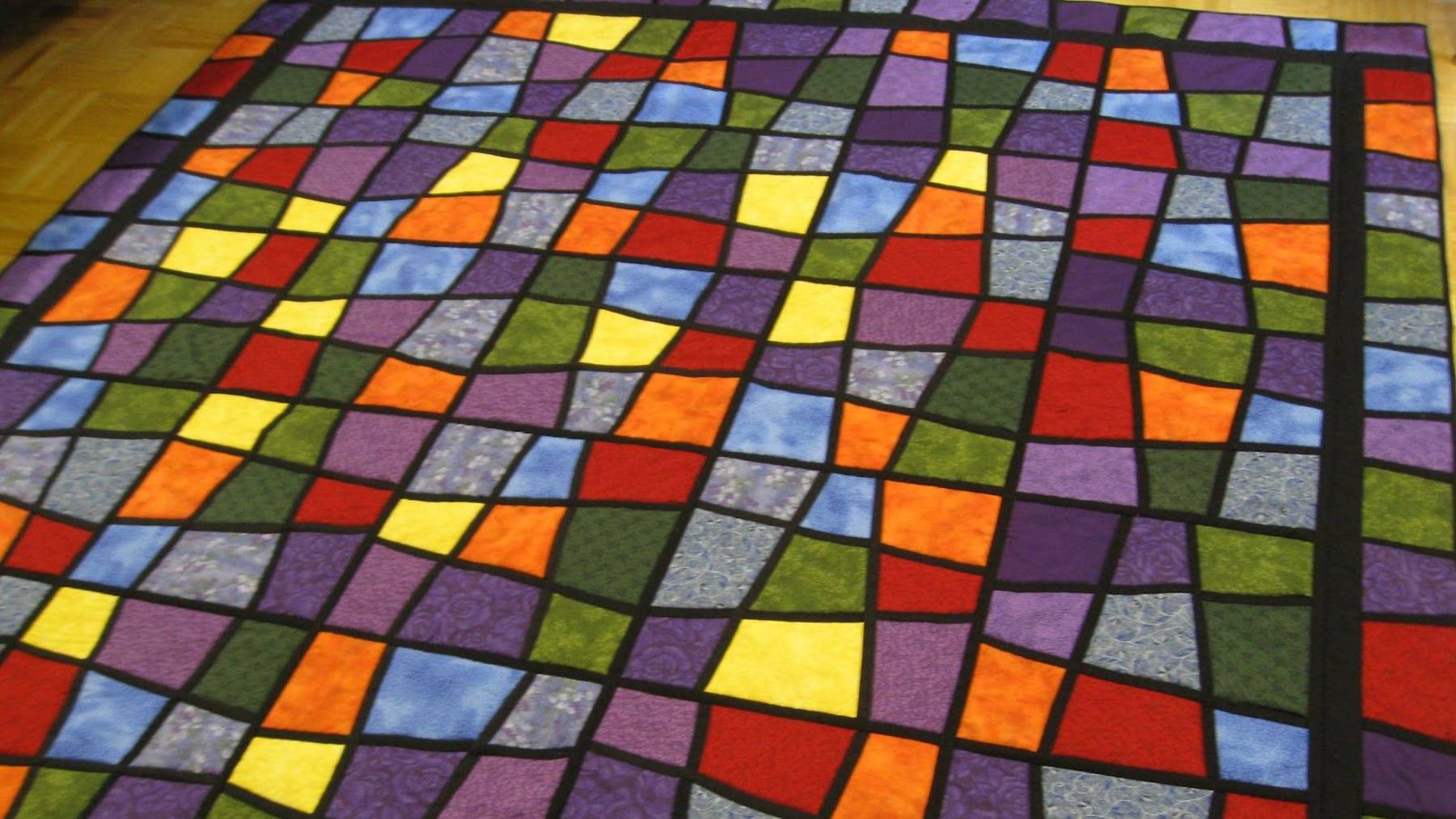 Витражная техника в лоскутном шитье: как создать «разбитые витражи» из ткани? ✨