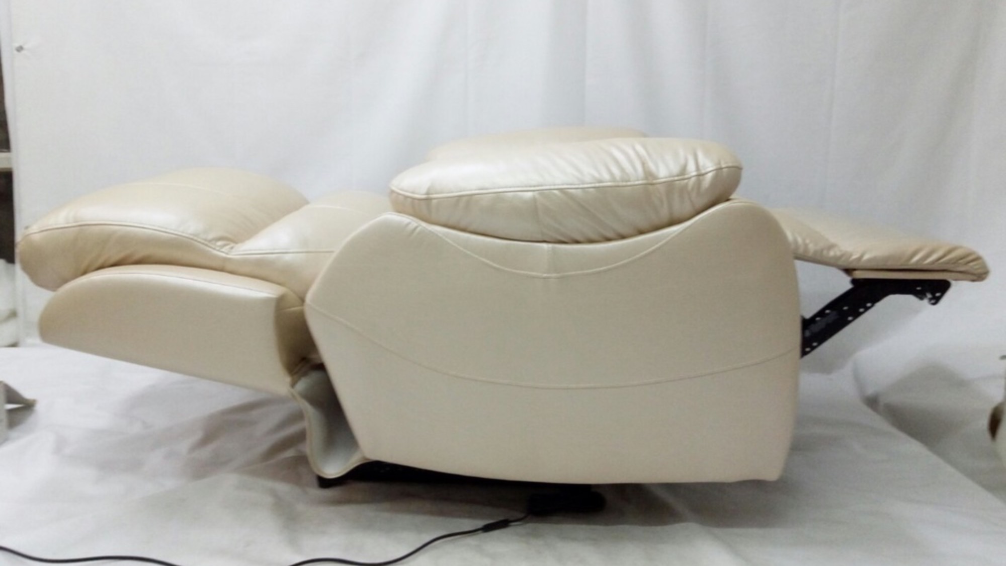 Бьюти-реклайнер для наращивания ресниц в экокоже Неофитос Rhodes 0449