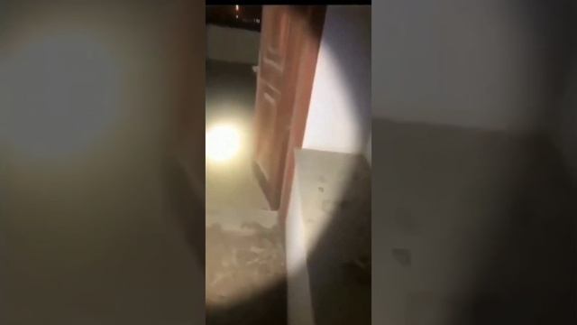 Араб в заброшенно особняке сталкивается с полтергейстом