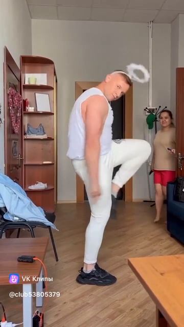 Родители рассказывают психологу, что они понимающие и заботливые, но почему ребенок такой (юмор)