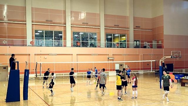 Пальцы тоже летают! Слабонервным не смотреть! Кажется что полетел палец волейболиста!