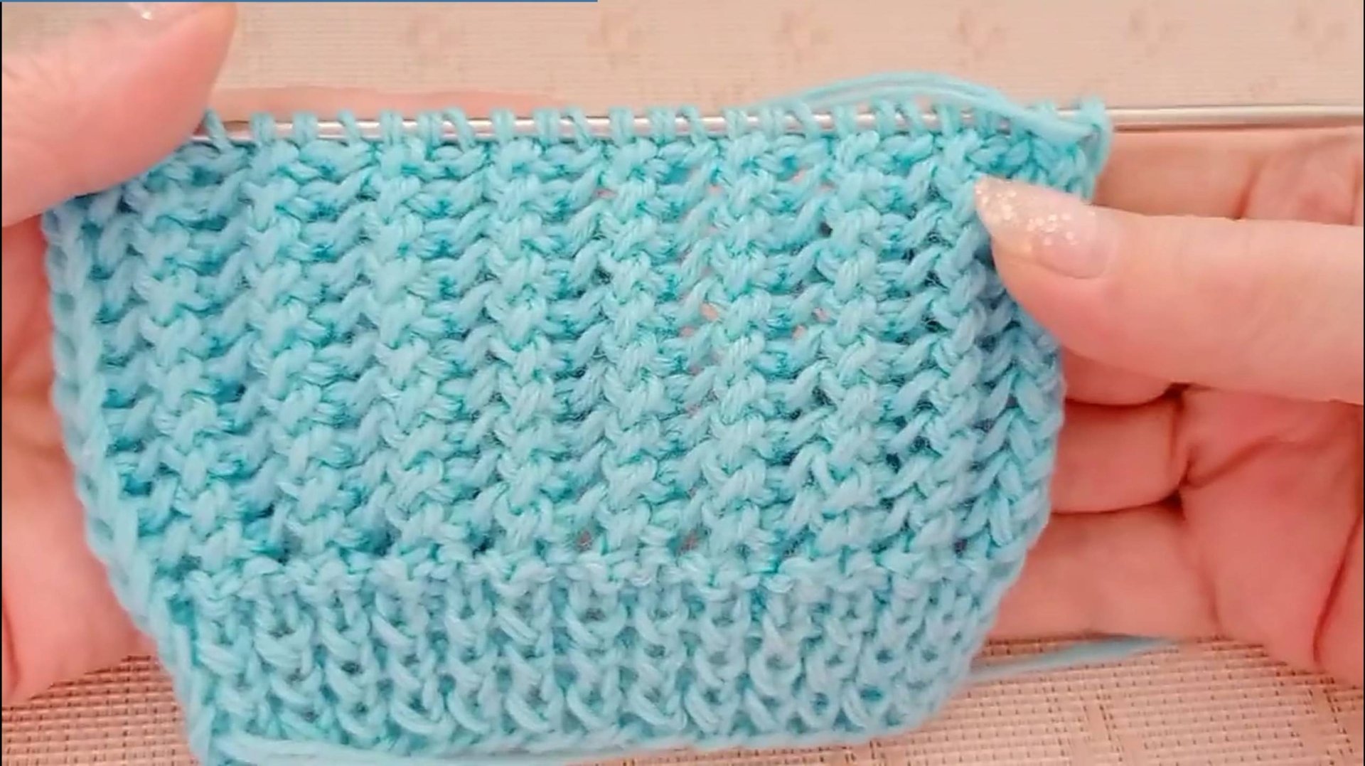 Шикарный двухсторонний узор спицами. 3 петли и 1 ряд.