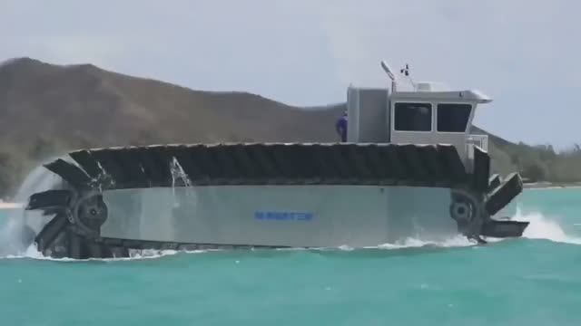 Прототип гусеничной машины - амфибии  DARPA Captive Air Amphibious Transporter