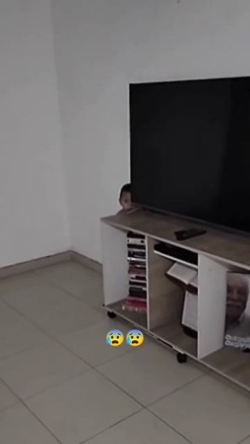 Призрак мальчика попал на камеру