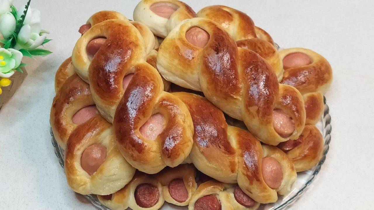 Вкусные ароматные булочки с сосисками. Вкус детства