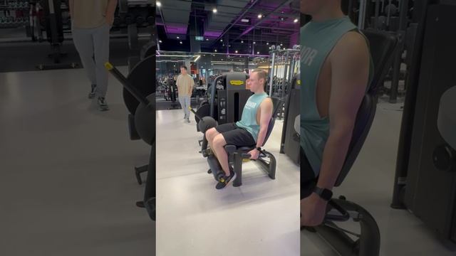 Ноги. Разгибание голени сидя