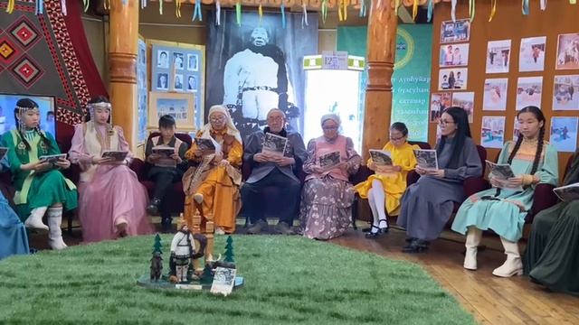 Эльгяй. Кириллиттэр аҕа ууһа Тамара, Григорий Кириллиннар оҕолорунаан, сиэннэринээн, Клара Иванова о