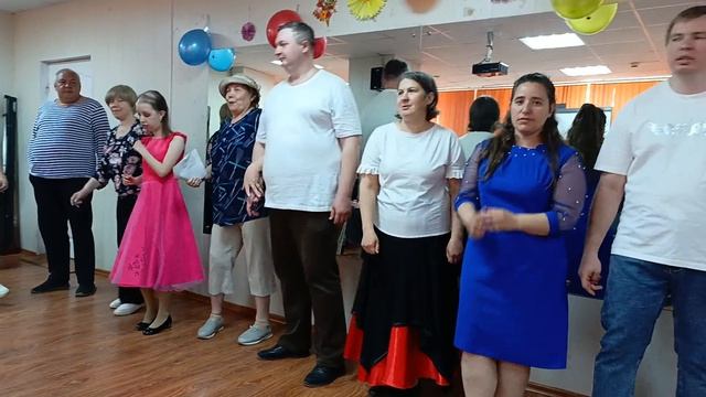 Все артисты «Весело живем»