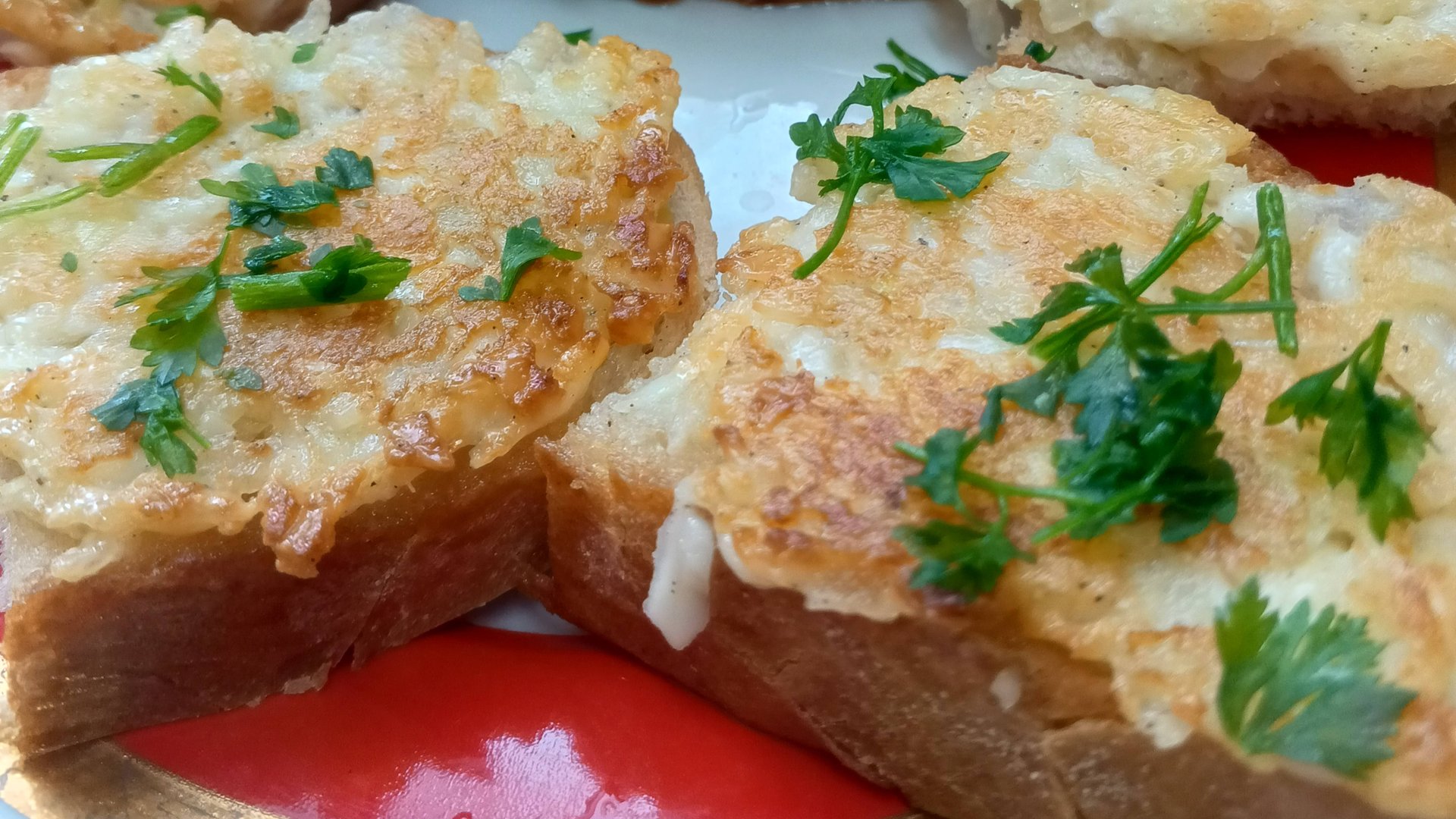 Безумно вкусные бюджетные бутерброды из плавленного сыра "Дружба" пальчики оближешь! Рекомендую 👍