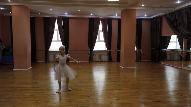 "Вальс", Исполняет: Румянцева Анна, 9лет