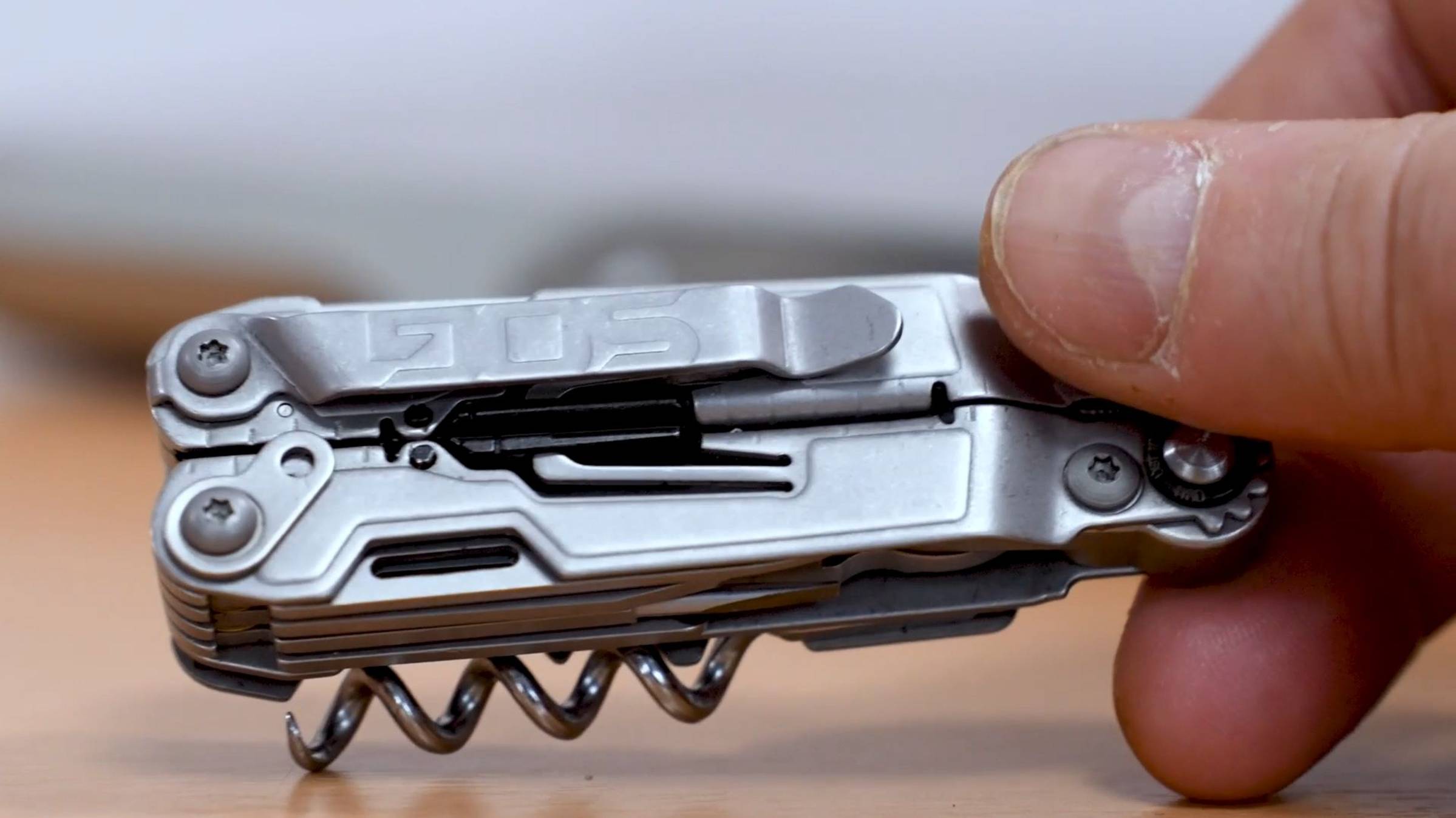 Обзор мультитула SOG PL-1001