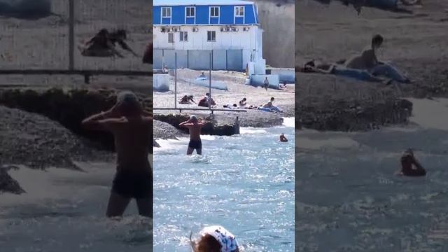 Сукко, вот так на пляже в сезоне 2025г. Утро 9 июня