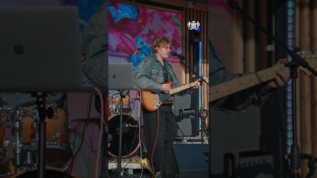 Анна Перевозкина зажгла на сцене у «Конторы пароходства». Послушайте, как красиво!