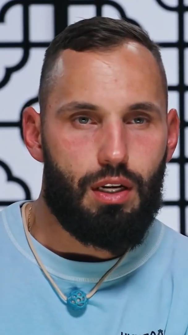 «Ты не видишь, он- деревня!»