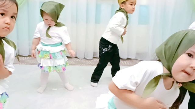 Танец Катюша к 9 мая в iQ-Сад