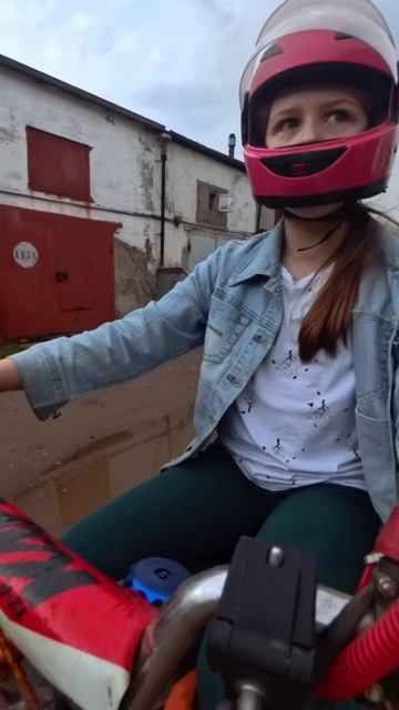 Что будет если резко нажать передний тормоз в повороте?