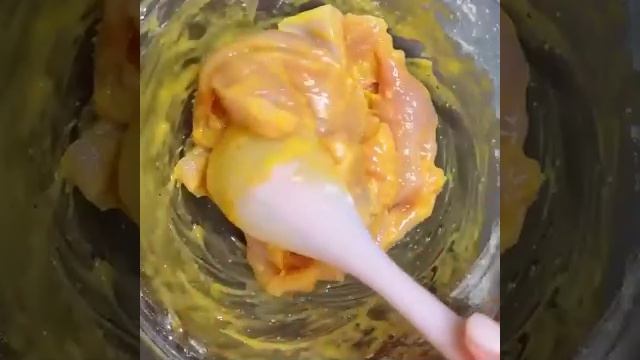 Курица в кляре на сковороде