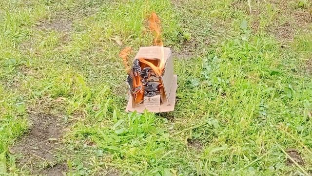 горит автосервис из картона