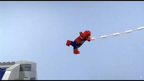 Человек-паук раскачивает паутину!