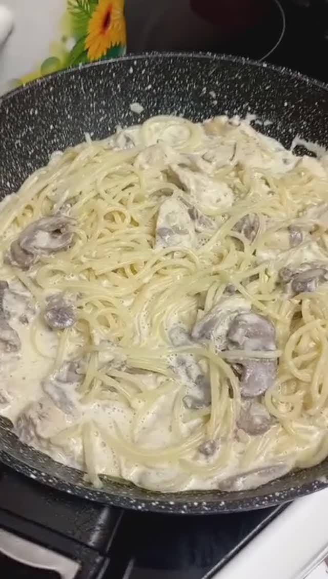 Паста с грибами и грудкой