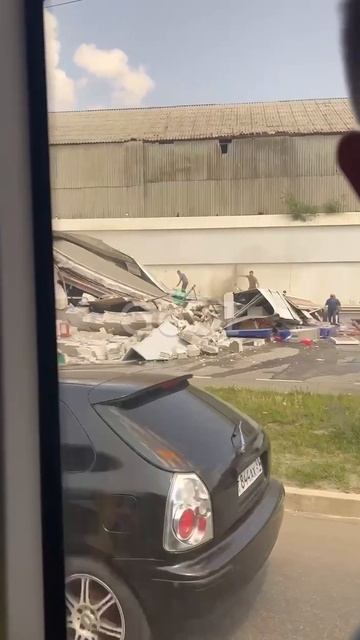 Беспилотник ВСУ атаковал здание заправки в Белгороде, погиб один мирный житель, четверо ранены