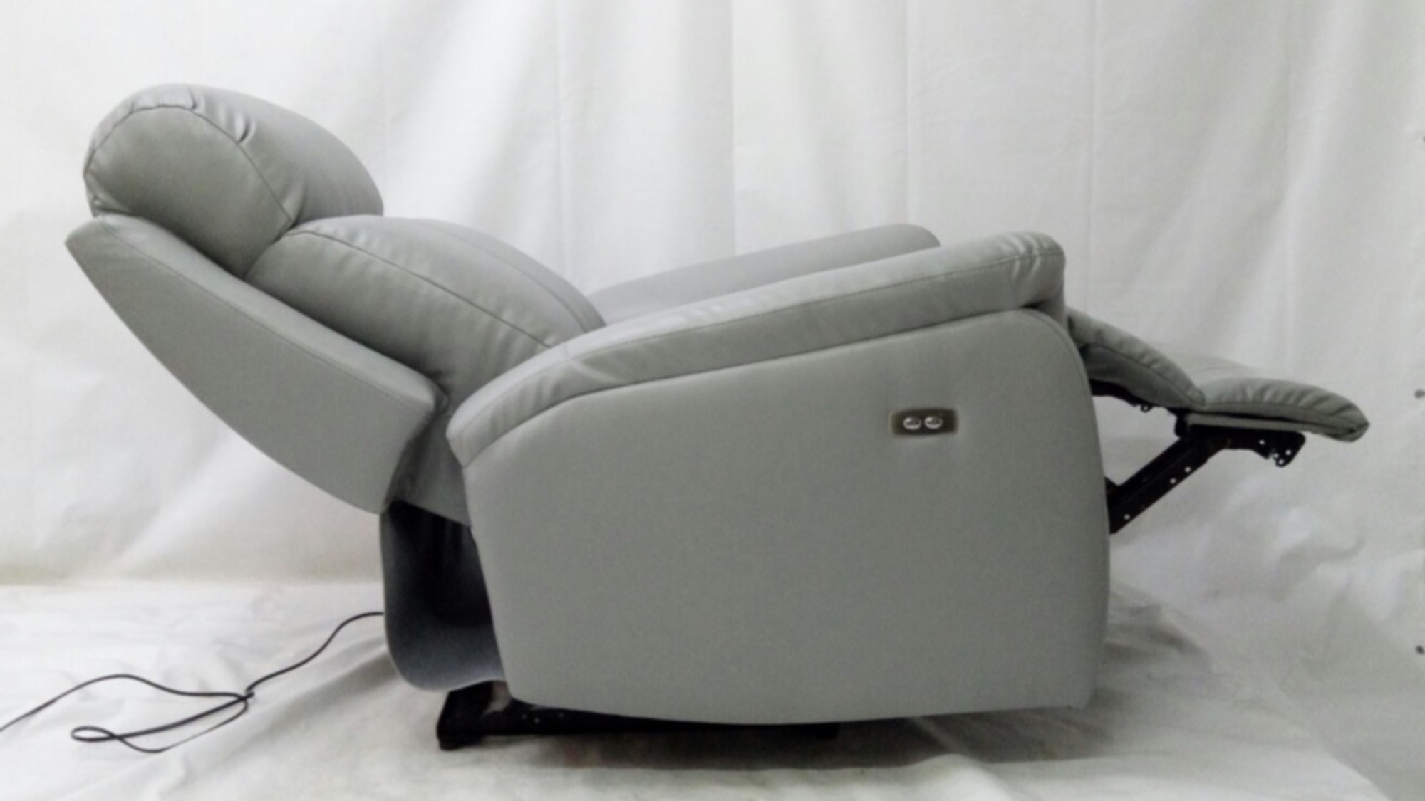 Бьюти-реклайнер Лондон для педикюра в антивандальной экокоже Cordova Claro Gris