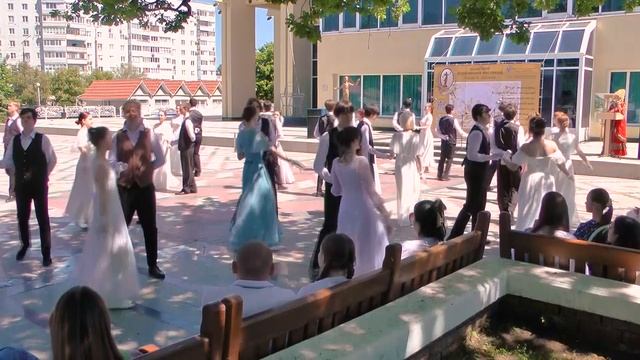 И. Штраус Падеграс. Исполняют учащиеся МБУ Школа № 82.
Заключительный БАЛ-КОНЦЕРТ 2025. Фрагмент.