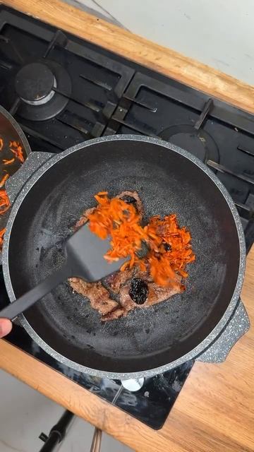 Томлёная говядина с черносливом