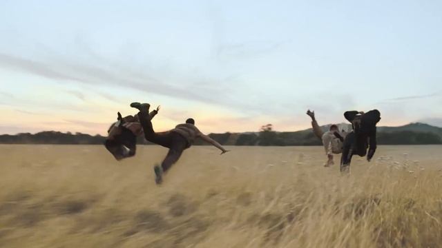 Потрясающие трюки, спецэффекты (SFX) и CGI для рекламы одежды!