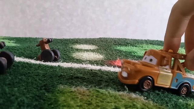 Молния Маккуин и Метр истории про машинки