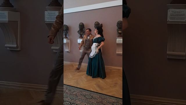 Диалог Пеликана и  мадам Каролины:  посетила  театр  оперетты в Пятигорске