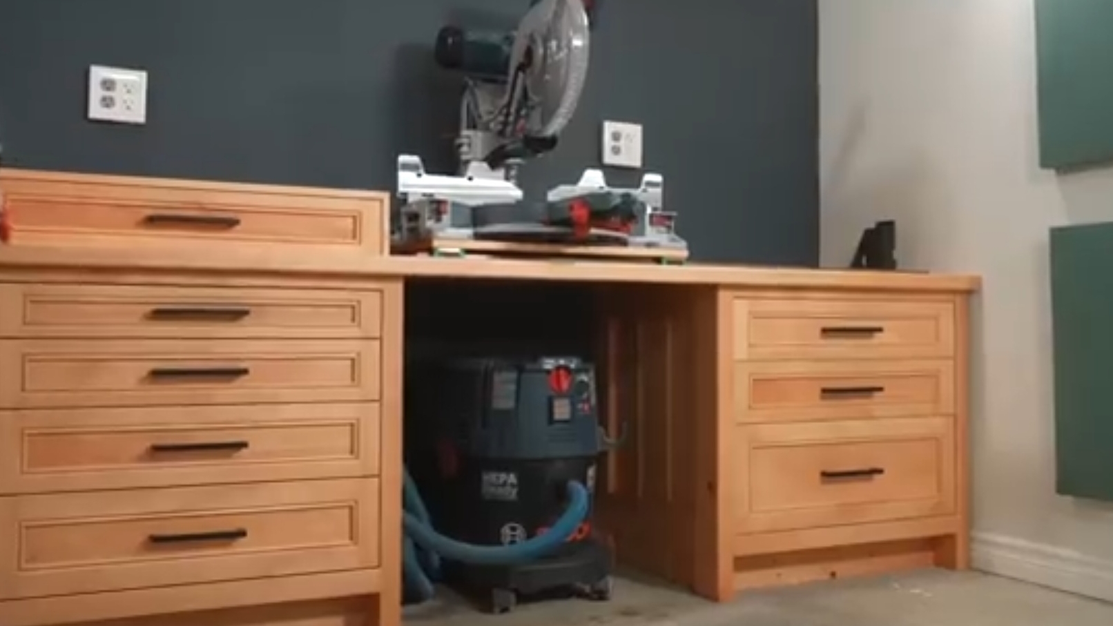 Верстак для торцовочной пилы.