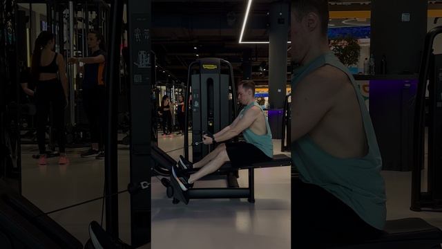 Спина. Горизонтальная тяга нижнего блока обратным хватом