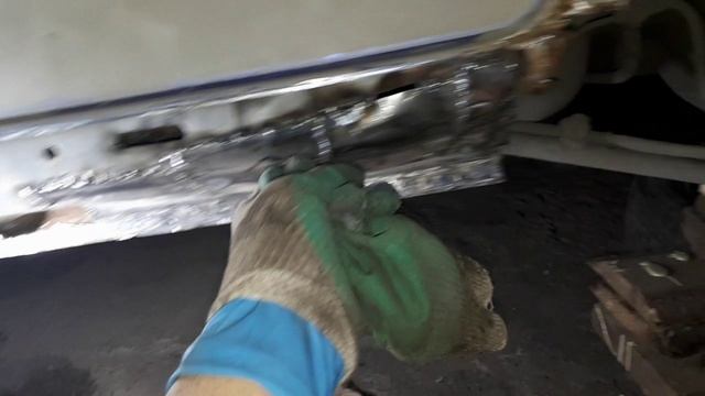 Акцент восстанавливаю кусок порога слева, поддомкратник