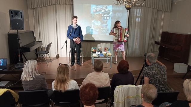 Владислав Яковлев читает фрагмент из рассказа о школе Александра Астраханцева