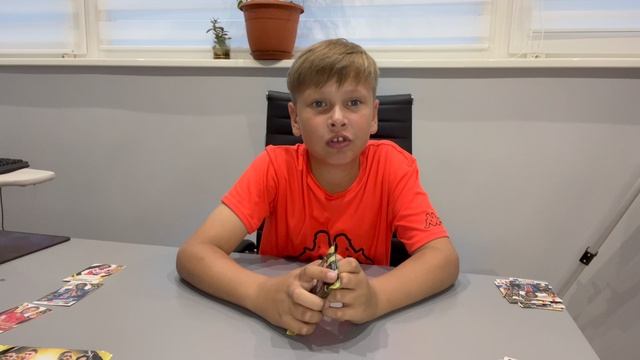 Обзор футбольного журнала! Распаковка карточек футболистов.