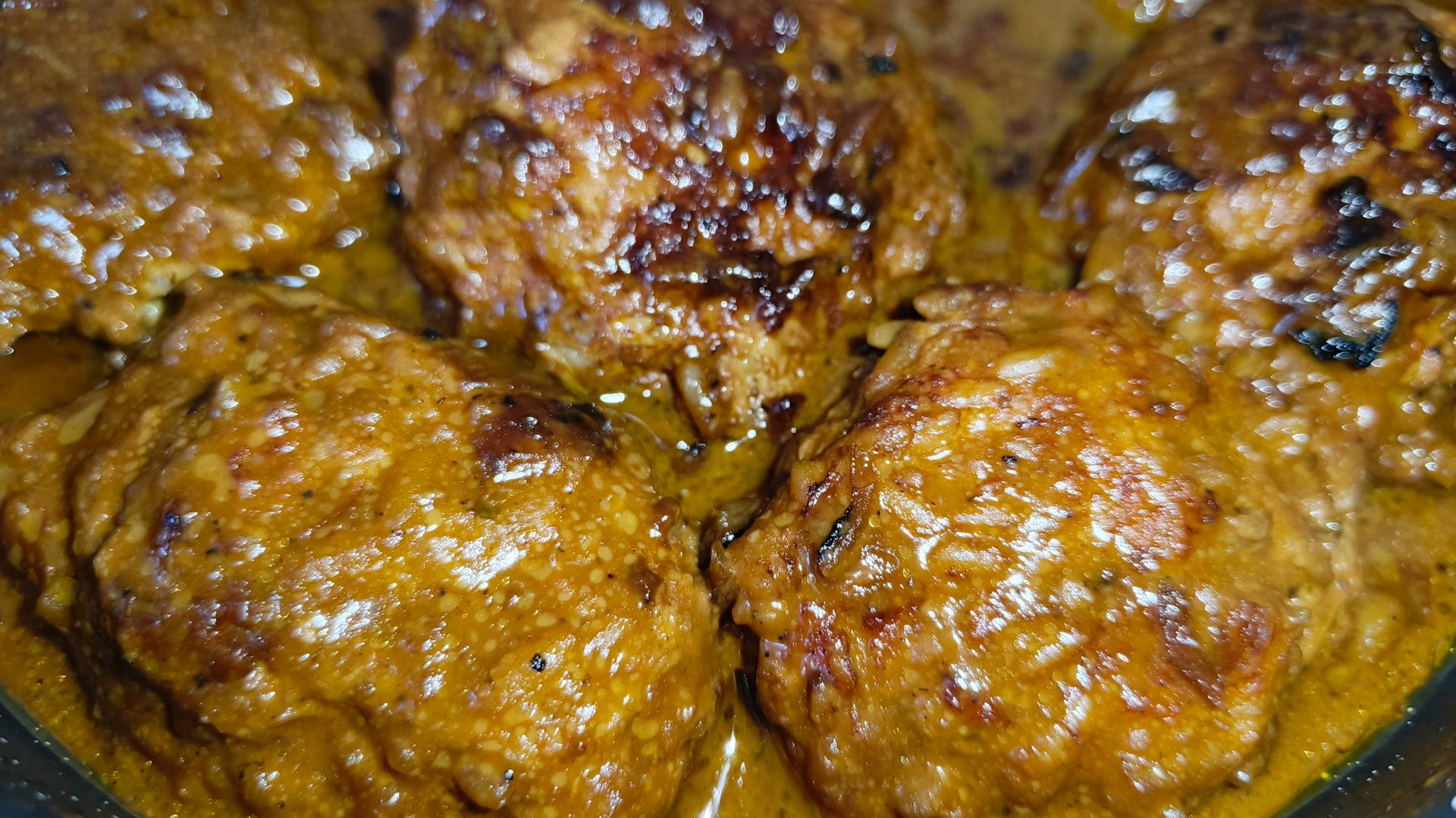 Ежики в сметанном соусе.