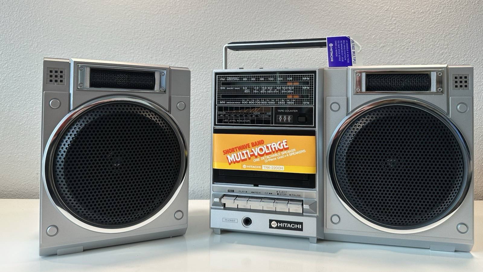 Стереокассета Hitachi TRK-2200H Boombox FM/SW/MW-Сингапур-1982-1983-год