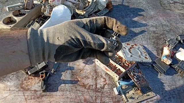 Нашел за 3 часа металлолома. Показываю находки.