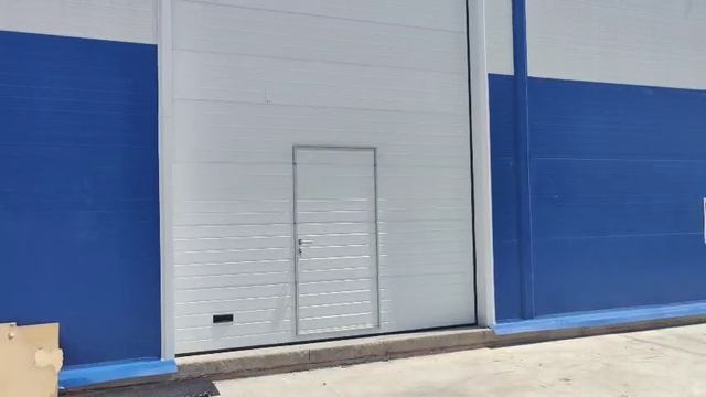 Промышленные ворота с калиткой