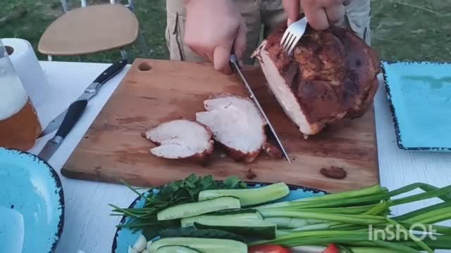 Рулька в казане на костре.