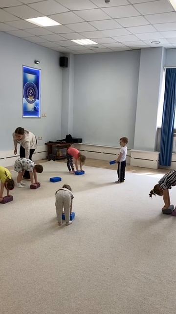 Акробатика малышами